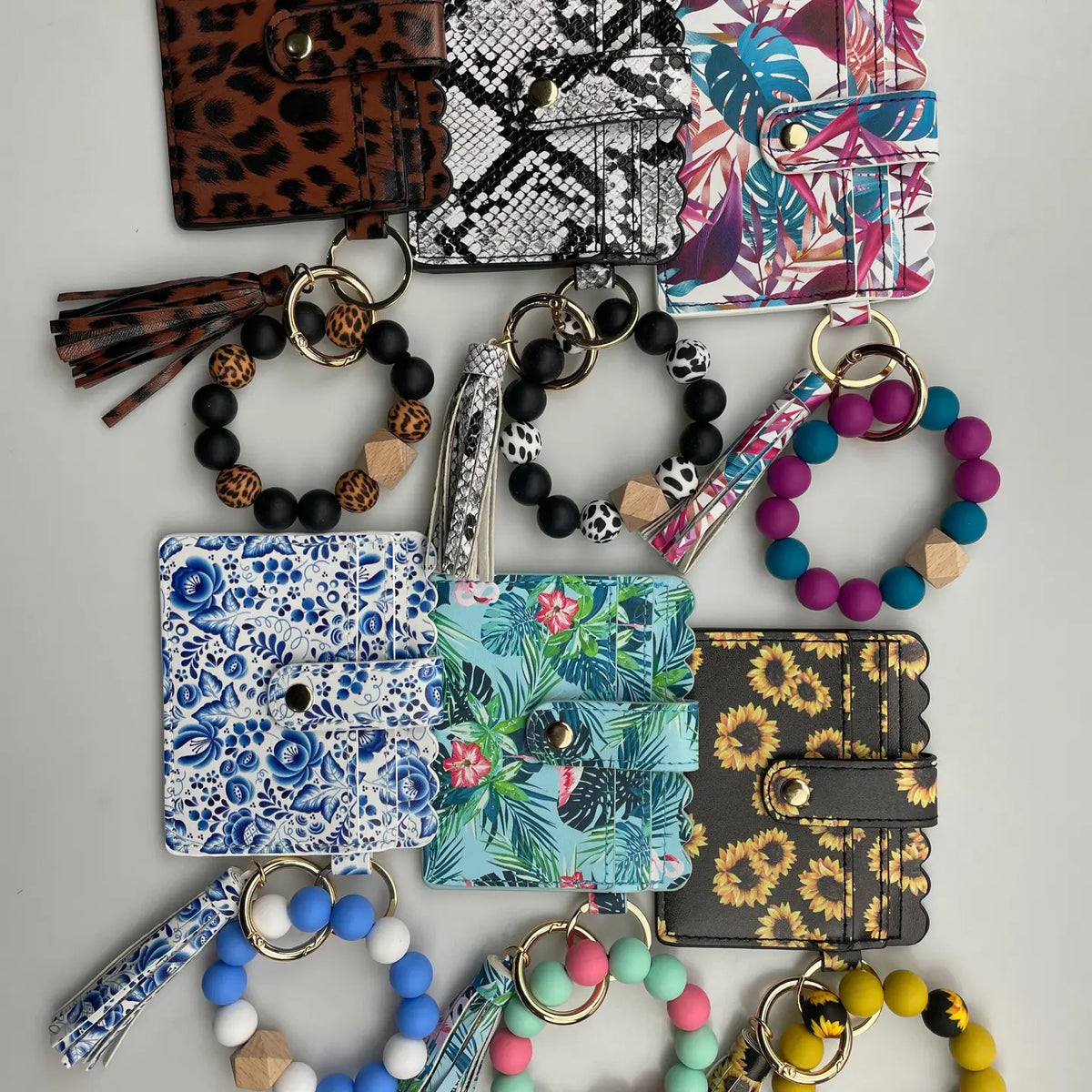 Bewaltz: Beaded Bracelet Card Holder Assorted – Growing Tree Toys